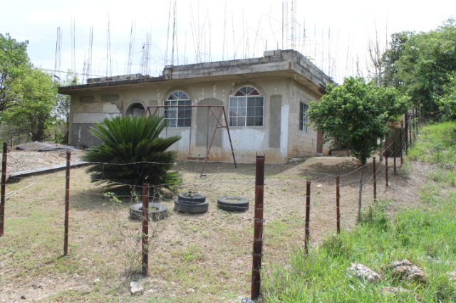 House For Sale in Ewarton, St. Catherine Jamaica | PropertyAdsJa.com