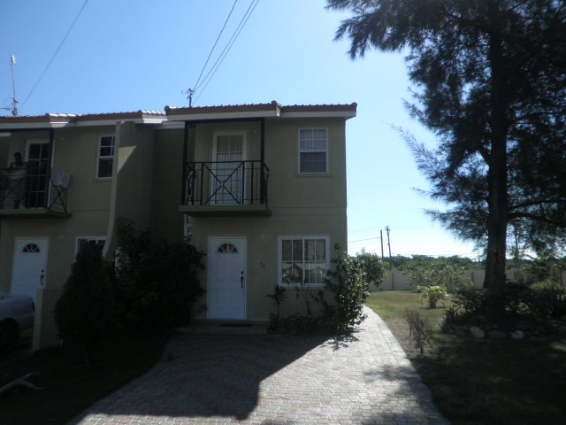 Townhouse For Sale in Portmore Country Club, St. Catherine Jamaica ...