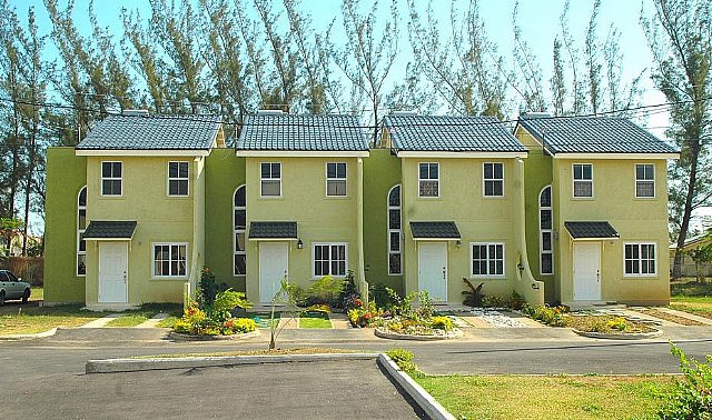 Townhouse For Rent in Portmore Country Club 2, St. Catherine Jamaica ...