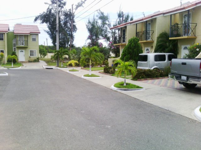 Townhouse For Sale in Portmore Country Club, St. Catherine Jamaica ...
