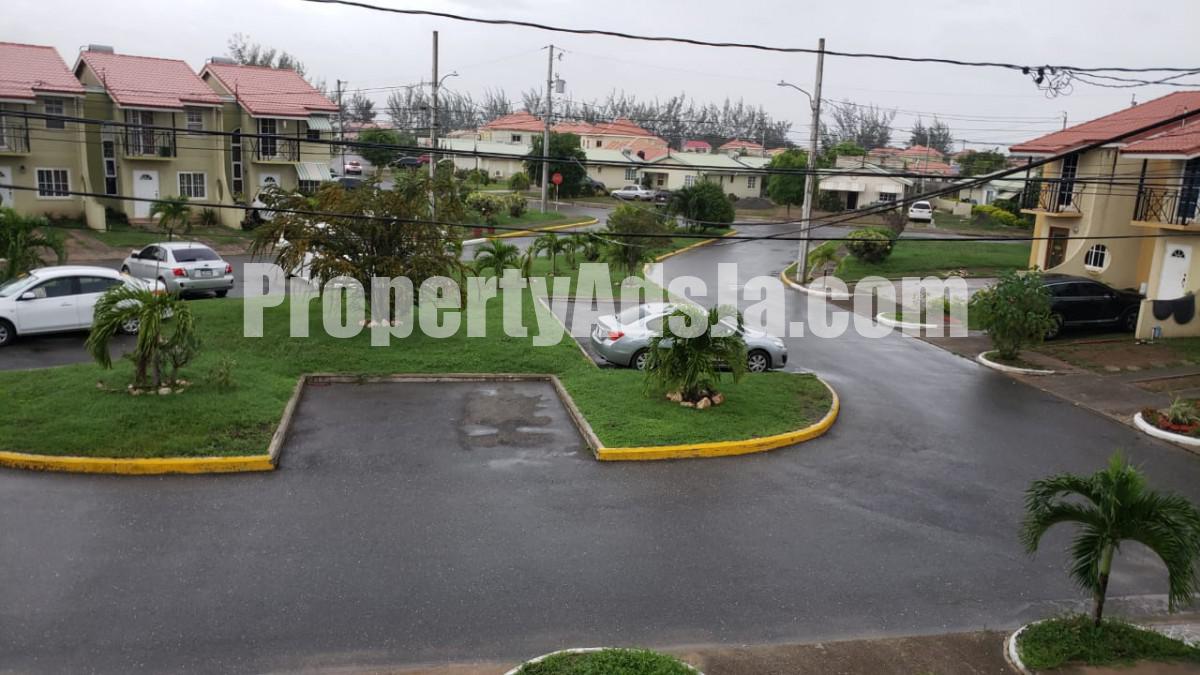 Townhouse For Rent in Portmore Country Club, St. Catherine Jamaica ...