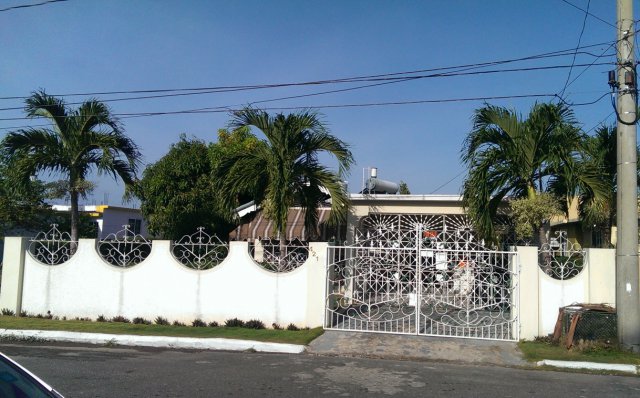 House For Sale in Eltham Acres, St. Catherine Jamaica | PropertyAdsJa.com