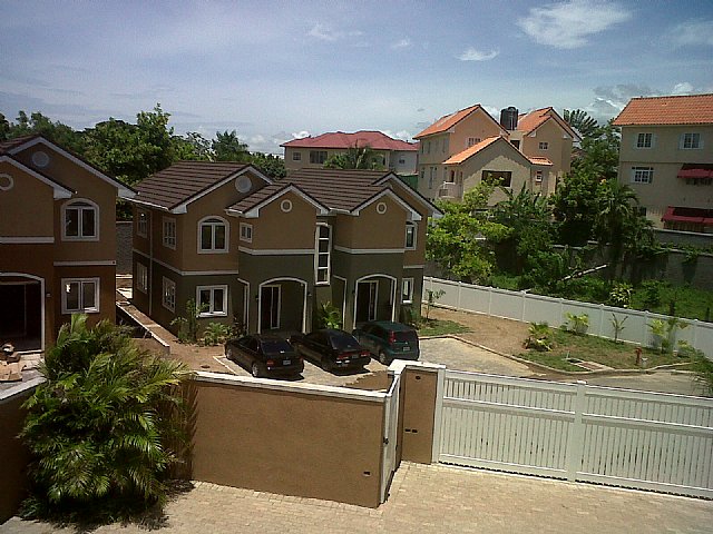 Townhouse For Sale in Graham Heights, Kingston / St. Andrew Jamaica ...