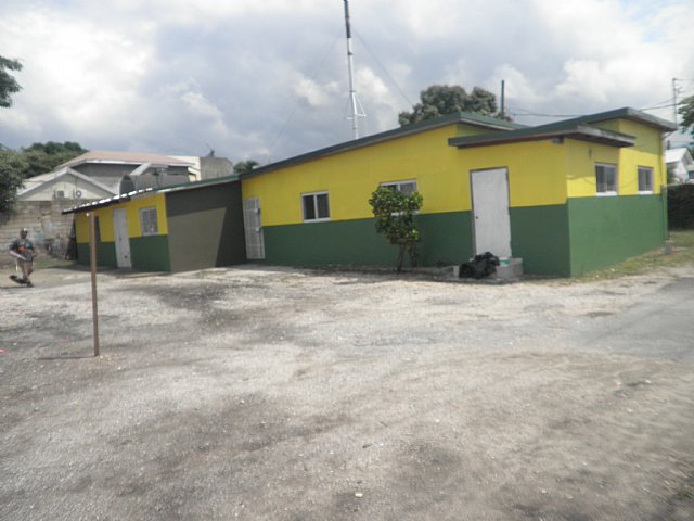 Commercial building For Rent in off constant spring road, Kingston / St ...