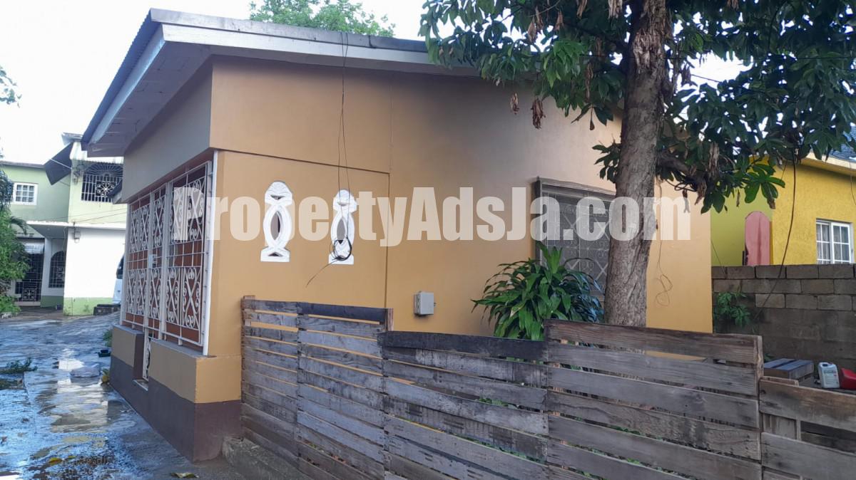 Flat For Rent in Off Molynes Road, Kingston / St. Andrew Jamaica ...