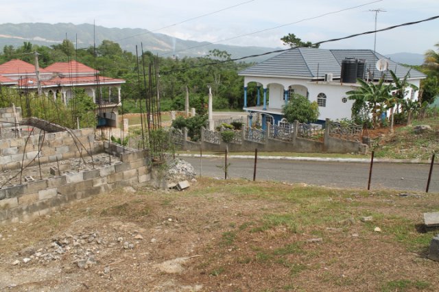 House For Sale in Ewarton, St. Catherine Jamaica | PropertyAdsJa.com
