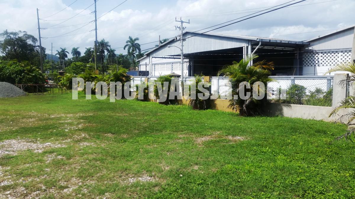 Commercial building For Sale in Bog Walk, St. Catherine Jamaica ...