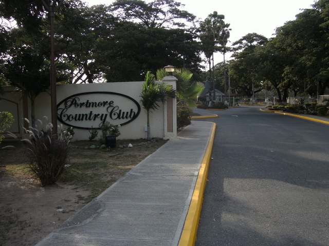 Townhouse For Rent in Portmore Country Club I, St. Catherine Jamaica ...