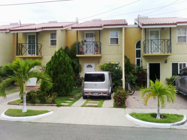 Townhouse For Sale in Portmore Country Club, St. Catherine Jamaica ...