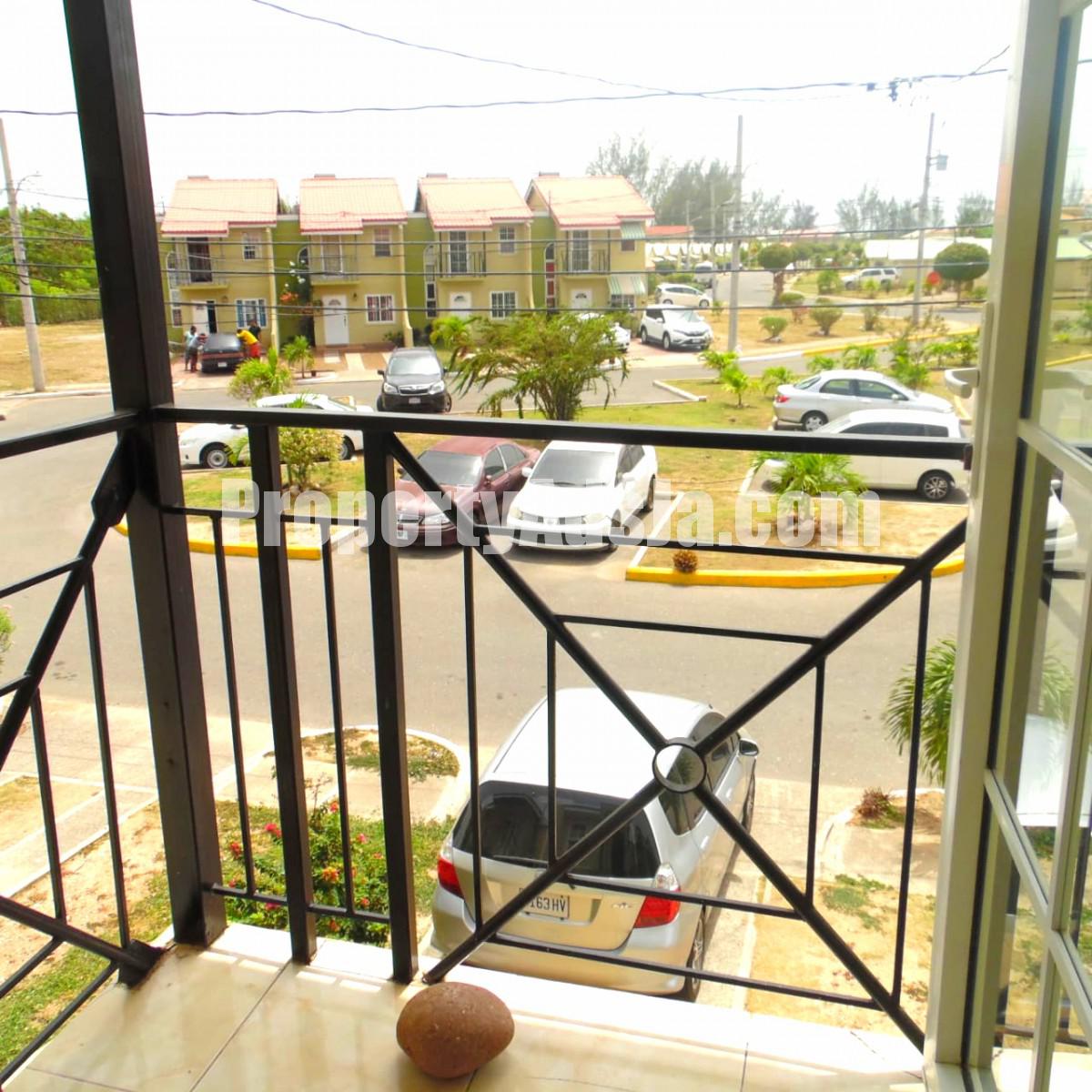 Townhouse For Rent in Portmore Country Club, St. Catherine Jamaica ...