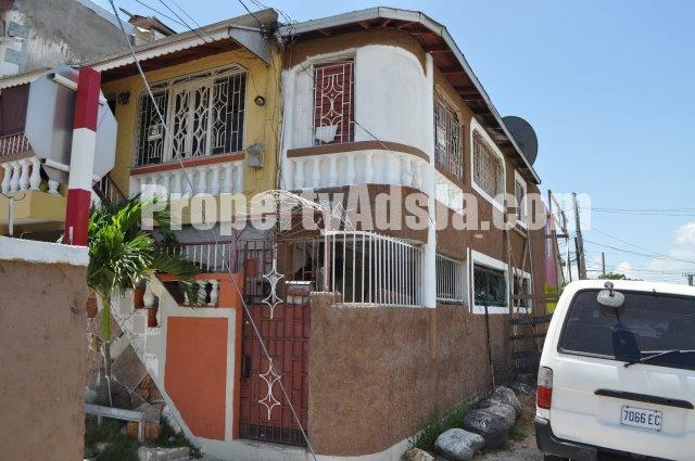 Townhouse For Sale in Bay Farm Road Kgn 11, Kingston / St. Andrew ...