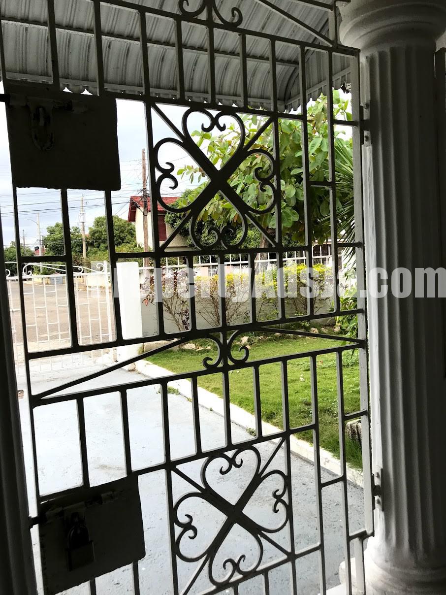 Townhouse For Sale in Bridgeport Portmore, St. Catherine Jamaica ...
