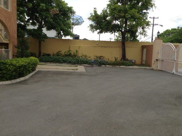 Apartment For Rent in Hope Road, Kingston / St. Andrew Jamaica ...