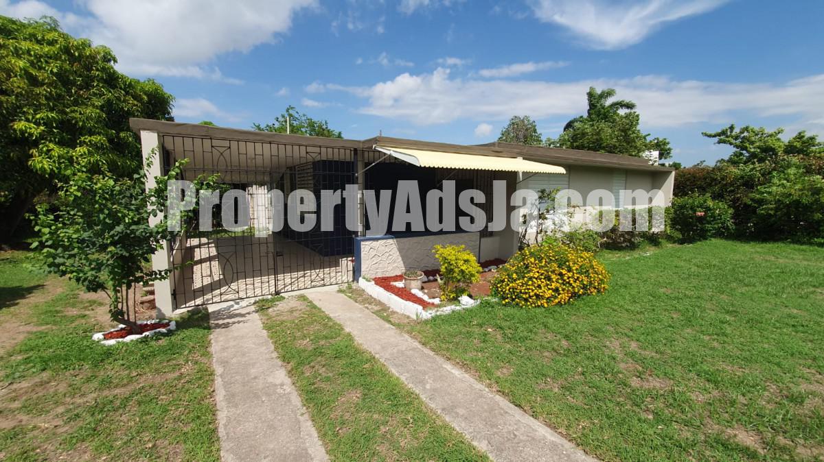 House For Rent in Mona, Kingston / St. Andrew Jamaica | PropertyAdsJa.com