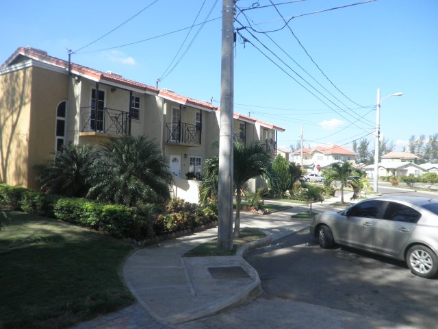 Townhouse For Sale in Portmore Country Club, St. Catherine Jamaica ...