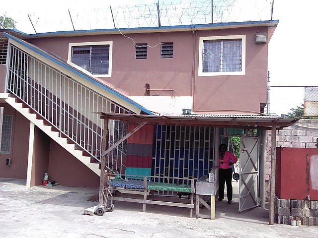 Commercial building For Sale in Bog Walk, St. Catherine Jamaica ...