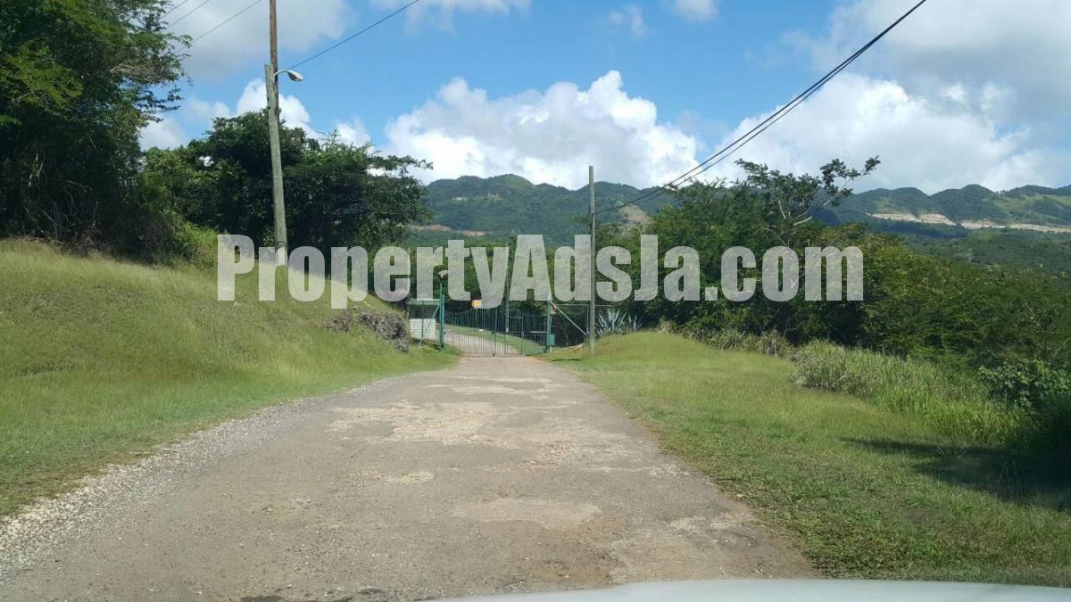 House For Sale in Ewarton, St. Catherine Jamaica | PropertyAdsJa.com