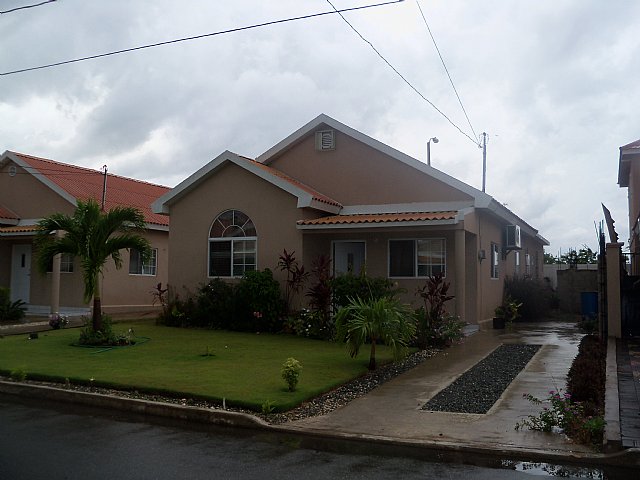 House For Sale in Portmore, St. Catherine Jamaica | PropertyAdsJa.com