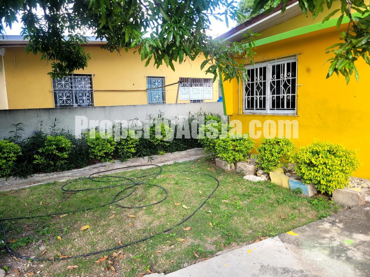 House For Rent in Kgn 20, Kingston / St. Andrew Jamaica | PropertyAdsJa.com
