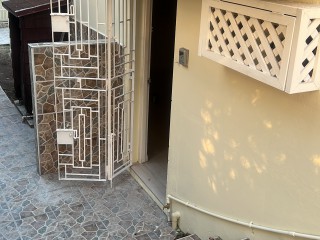 Flat For Rent in Sandhurst Crescent BarbicanKings House Rd, Kingston ...